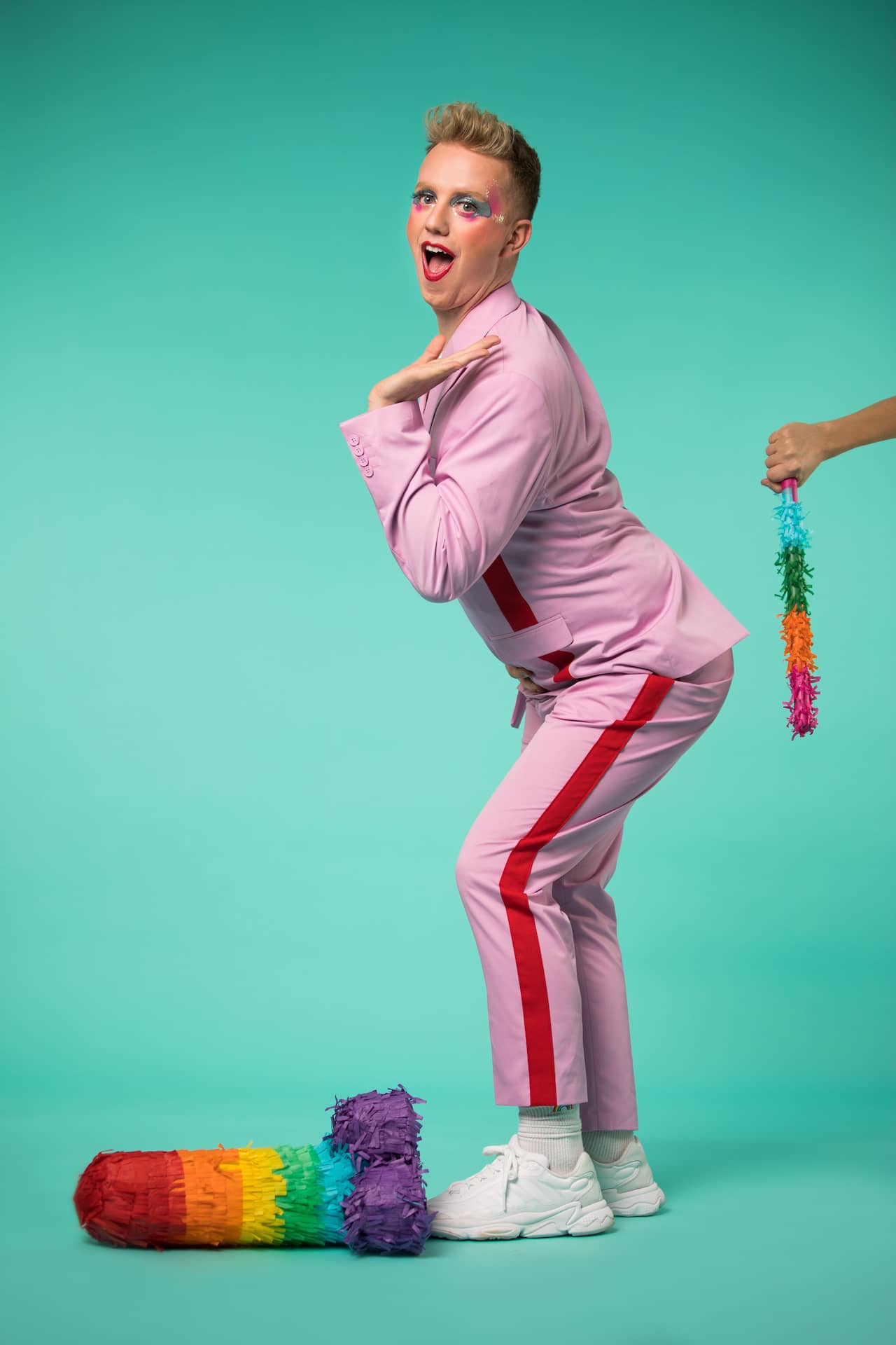 James Barr thinks straight men should be more gay! - QX Magazine