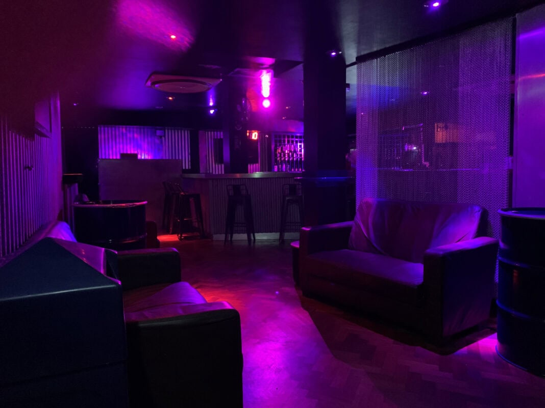 London's Popular Cruise Bar - Vault 139 - QX Magazine